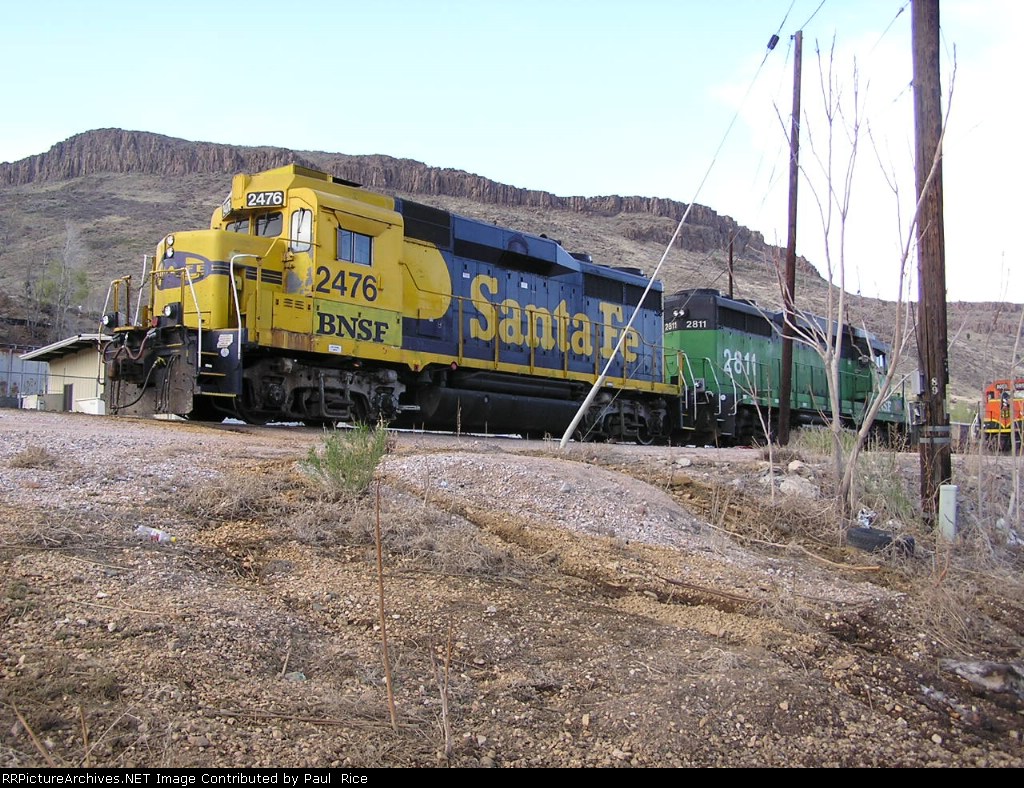 BNSF 2476 & BNSF 2811